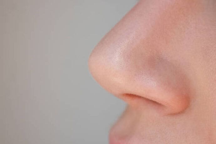 Neus spoelen met zoutoplossing: zo doe je dat | Etos